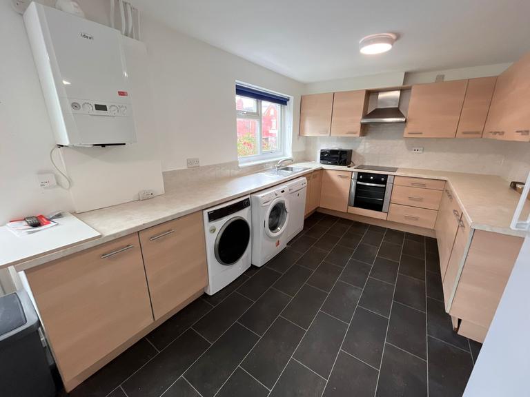 5 bedroom house for rent Howden Gardens, Leeds, LS6 1SH | UniHomes