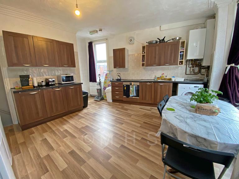 6 bedroom house for rent Royal Park Terrace Leeds, LS6 1EX | UniHomes