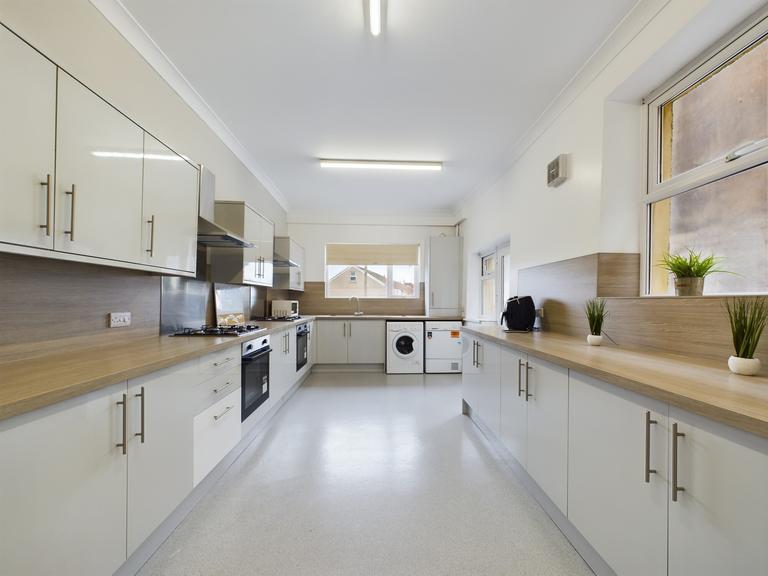 8 bedroom house for rent Brunswick Street Swansea, SA1 4JP | UniHomes