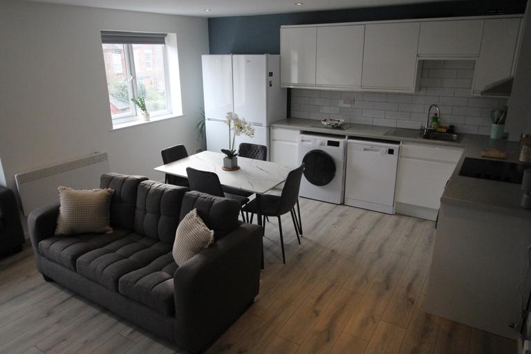 12 bedroom house for rent Cardigan Road, Leeds, LS6 1EB | UniHomes