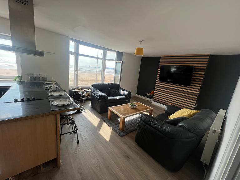 3 bedroom apartment for rent Oystermouth Road Swansea, SA1 3UL | UniHomes
