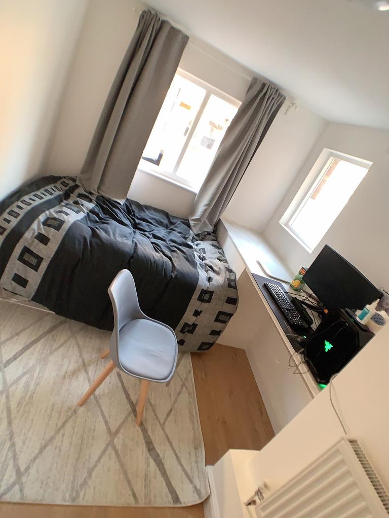 6 bedroom house for rent Wesley Close London, SE17 3AU | UniHomes