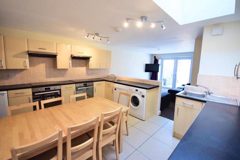 7 bedroom house for rent May Street Cardiff, CF24 4EY | UniHomes