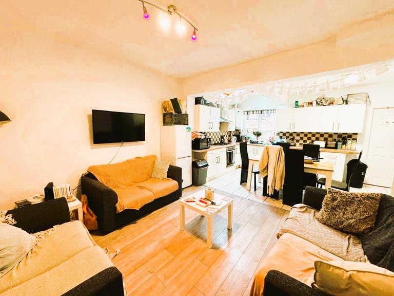 7 bedroom house for rent Derby Grove Nottingham, NG7 1PF | UniHomes