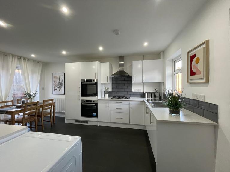 4 bedroom house for rent Blenheim View, Leeds, LS2 9QA | UniHomes