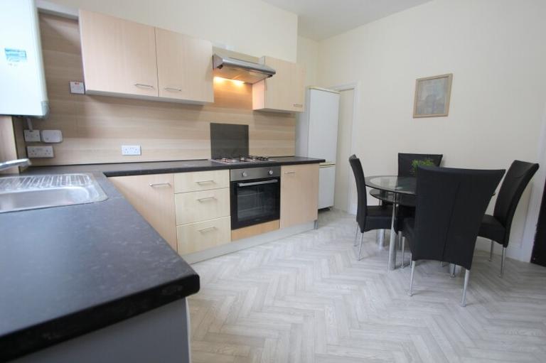 4 bedroom house for rent Burchett Terrace, Leeds, LS6 2LR | UniHomes