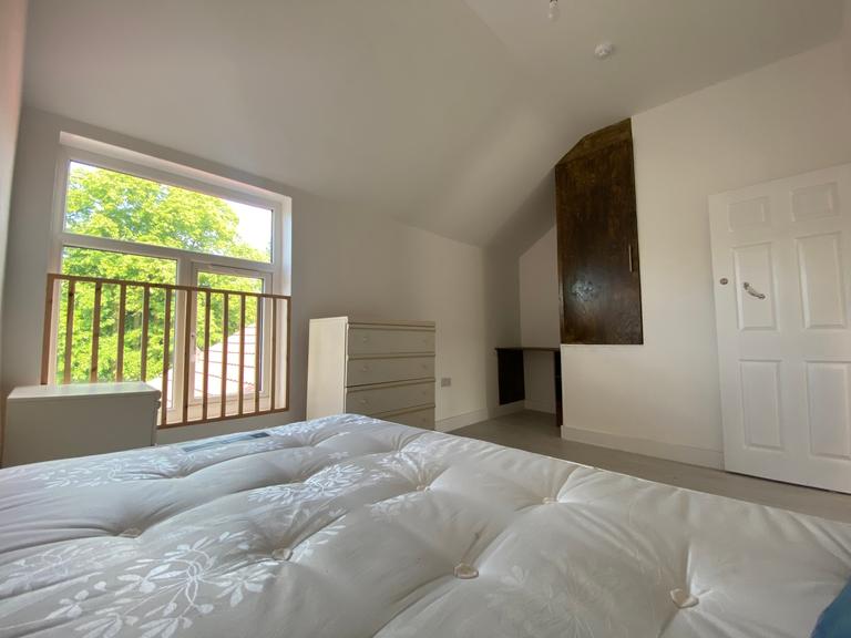 4 bedroom apartment for rent Wilmslow Road, Manchester, M14 5AQ | UniHomes