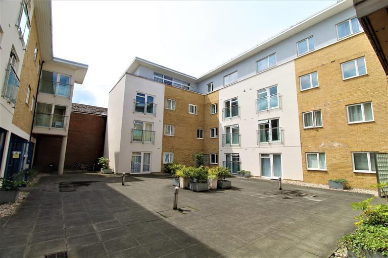 3 bedroom apartment for rent Walnut Tree Close, Surrey, GU1 4RW | UniHomes