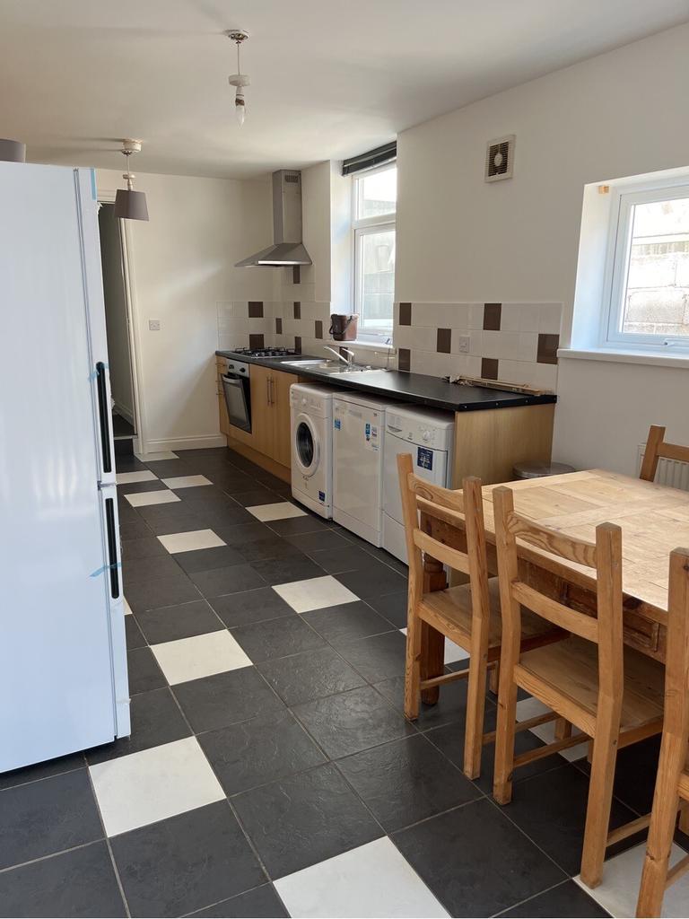 6 bedroom house for rent Malefant Street Cardiff, CF24 4QB | UniHomes