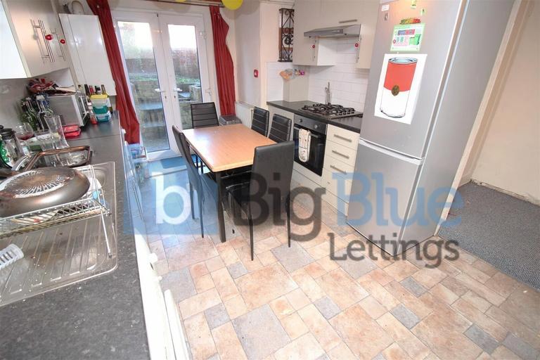 5 bedroom house for rent Royal Park Avenue Leeds, LS6 1EY | UniHomes