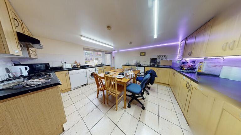 8 bedroom house for rent Cardigan Road, Leeds, LS6 1QL | UniHomes