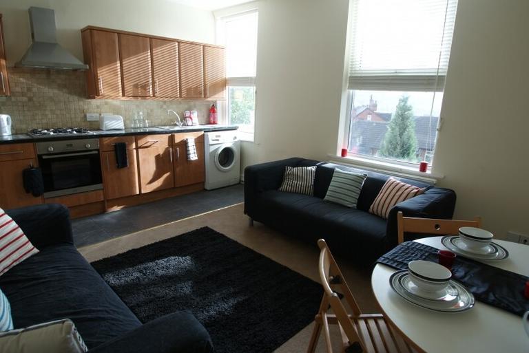 3 bedroom house for rent Burley Road Leeds, LS4 2NZ | UniHomes