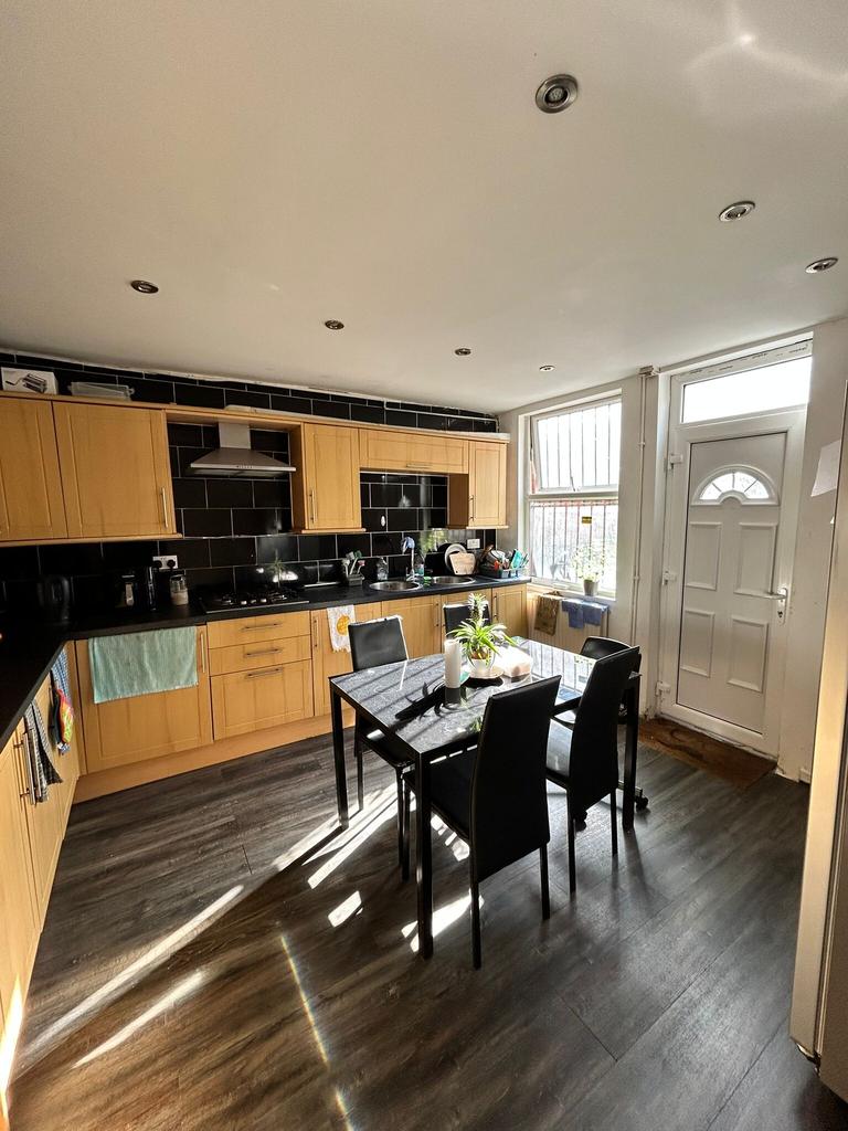 5 bedroom house for rent Hartley Crescent, Leeds, LS6 2LL | UniHomes