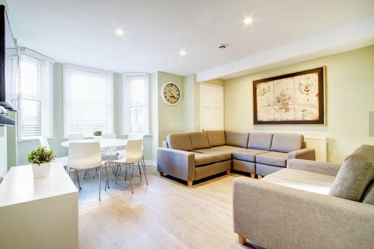 8 bedroom house for rent Queens Road, Leeds, LS6 1HU | UniHomes