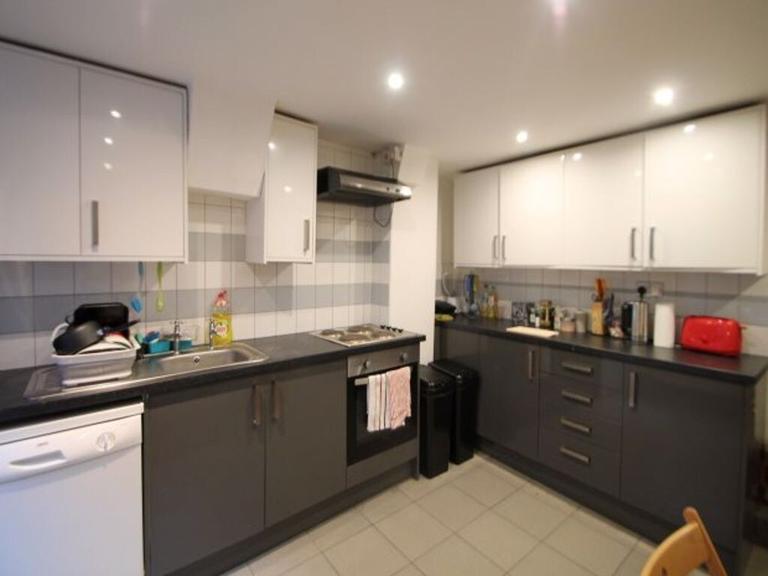 6 bedroom house for rent Manor Drive, Leeds, LS6 1DD | UniHomes