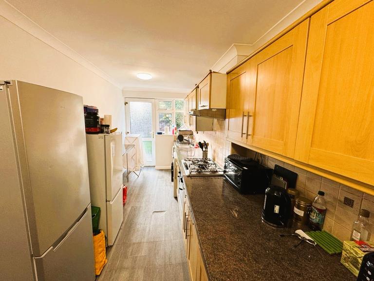 4 bedroom house for rent Rolleston Drive Nottingham, NG7 1LA | UniHomes