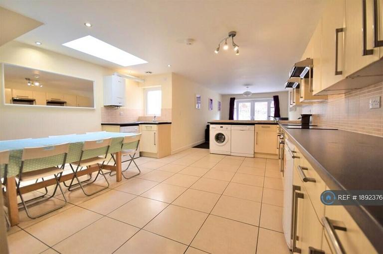 9 bedroom house for rent Russell Street Cardiff, CF24 3BG | UniHomes
